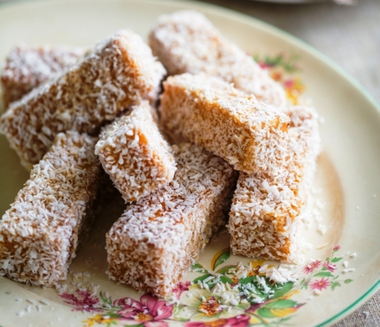 9 Easy Delishes Lamington Recipes - Fill My Recipe Book