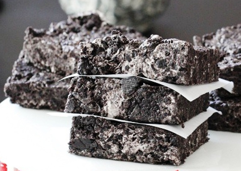 Chewy-Oreo-Bars - Fill My Recipe Book